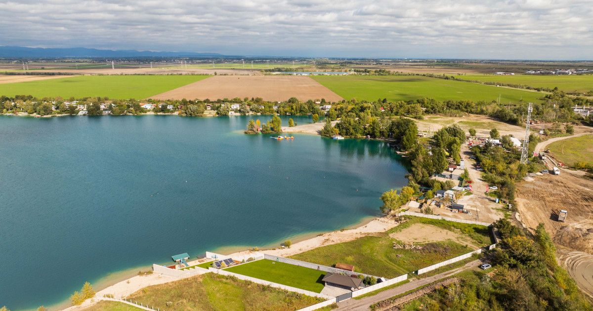 VYMEŇ SUSEDA! – Exkluzívny pozemok na predaj priamo pri jazere Veľké ...